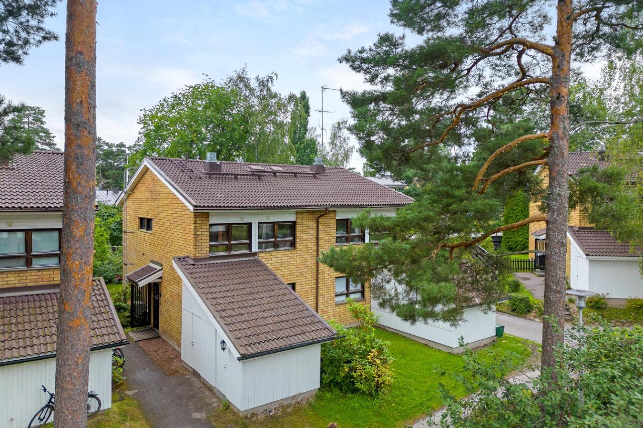 Myydään Paritalo, 4 huonetta - Espoo, Laurinlahti, Pyrstökuja 2 ...