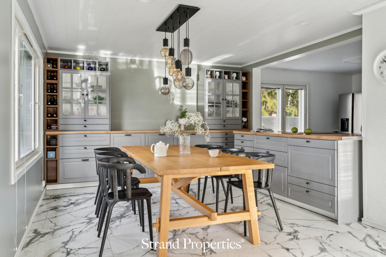 Myydään Omakotitalo, Yli 5 huonetta - Helsinki, Kaarela, Hakuninmaa ...