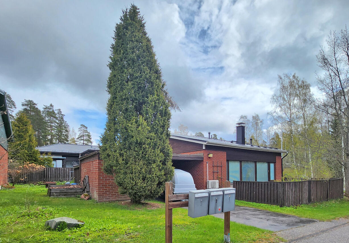 Myydään Omakotitalo, 4 huonetta - Espoo, Laaksolahti, Karvarousku 1 ...